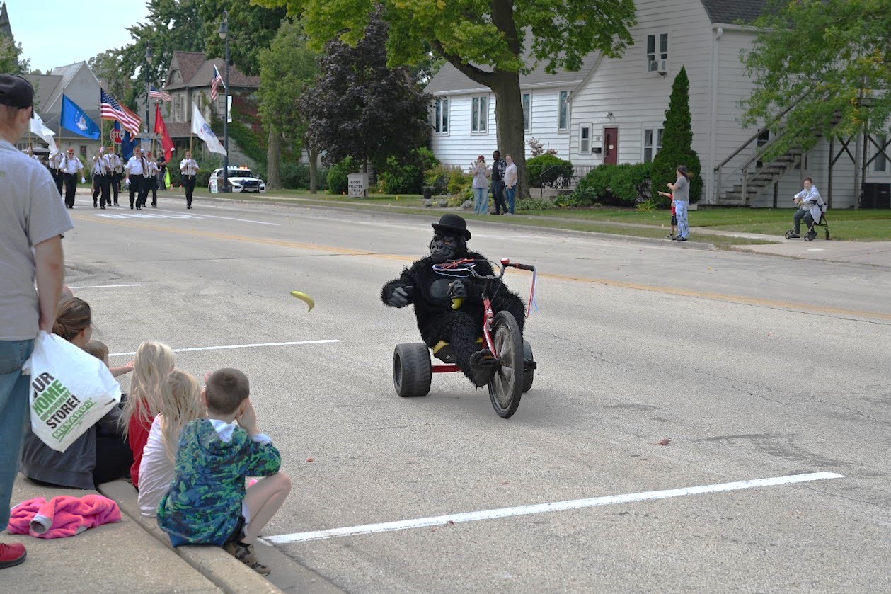 Elwood Days Dry or Wet, All Fun! - Farmers Weekly Review